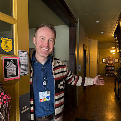 Furniture store owners donate mattresses to St. Patrick House ...